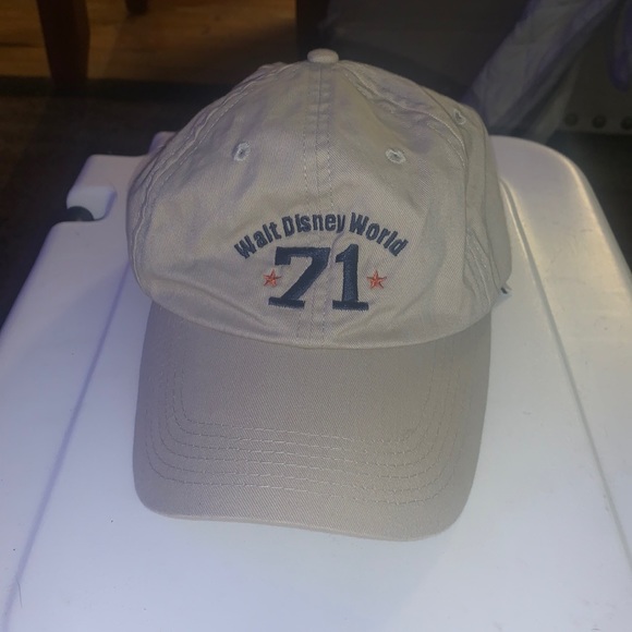 Disney | Accessories | Vintage Walt Disney World 7 Buckleback Hat ...